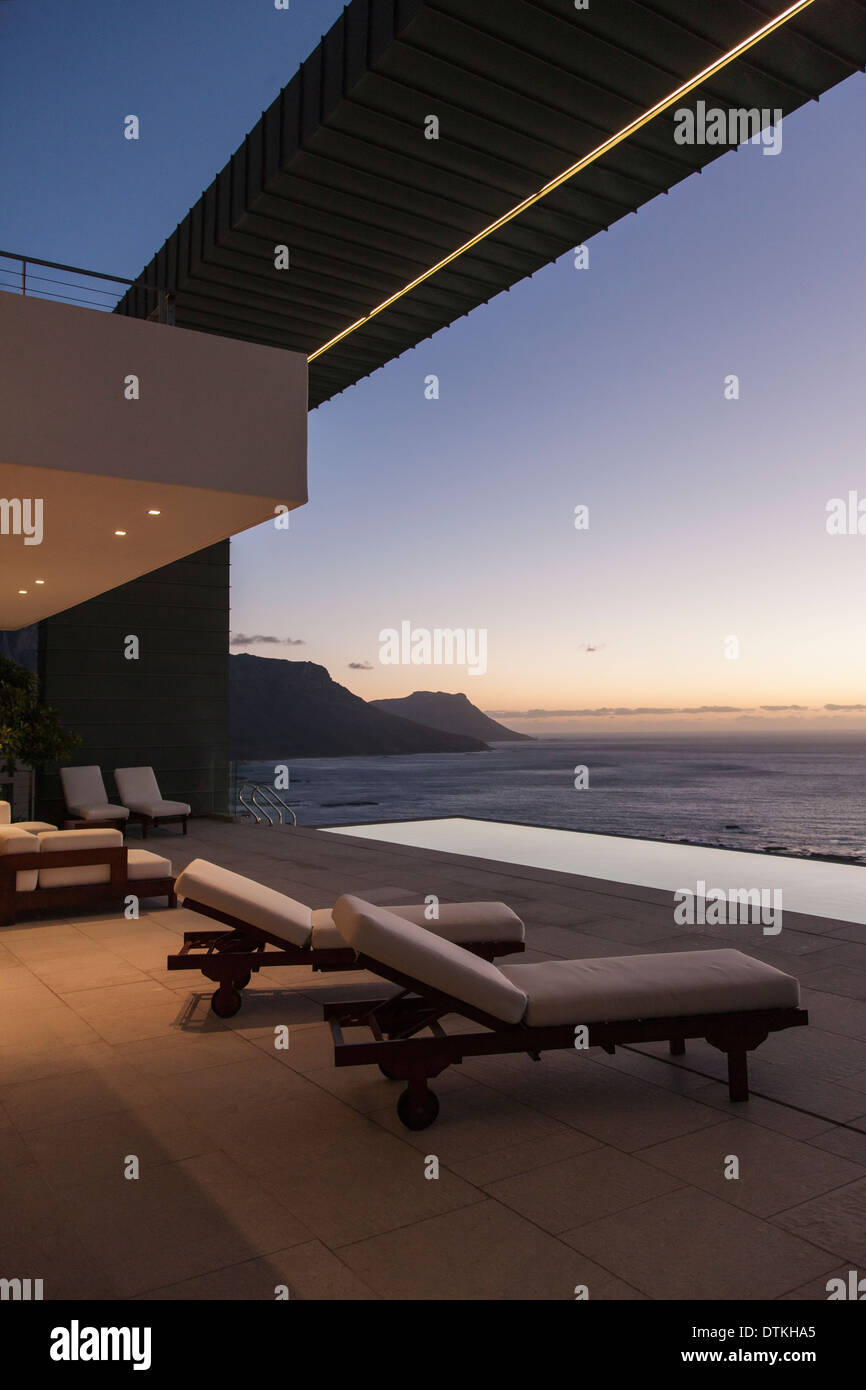 Modern balcony overlooking ocean hi-res stock photography and images ...