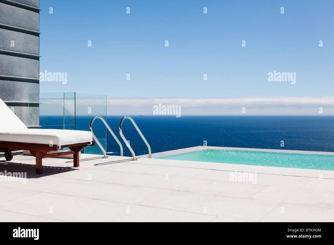 Overlooking water railing hi-res stock photography and images - Alamy