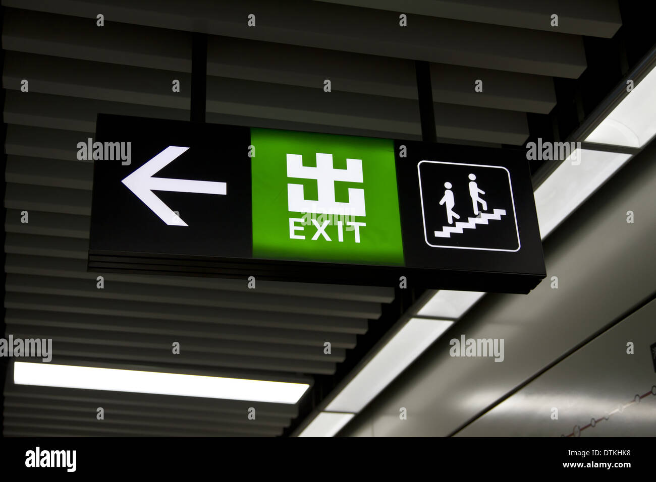 Exit sign chinese hi-res stock photography and images - Alamy