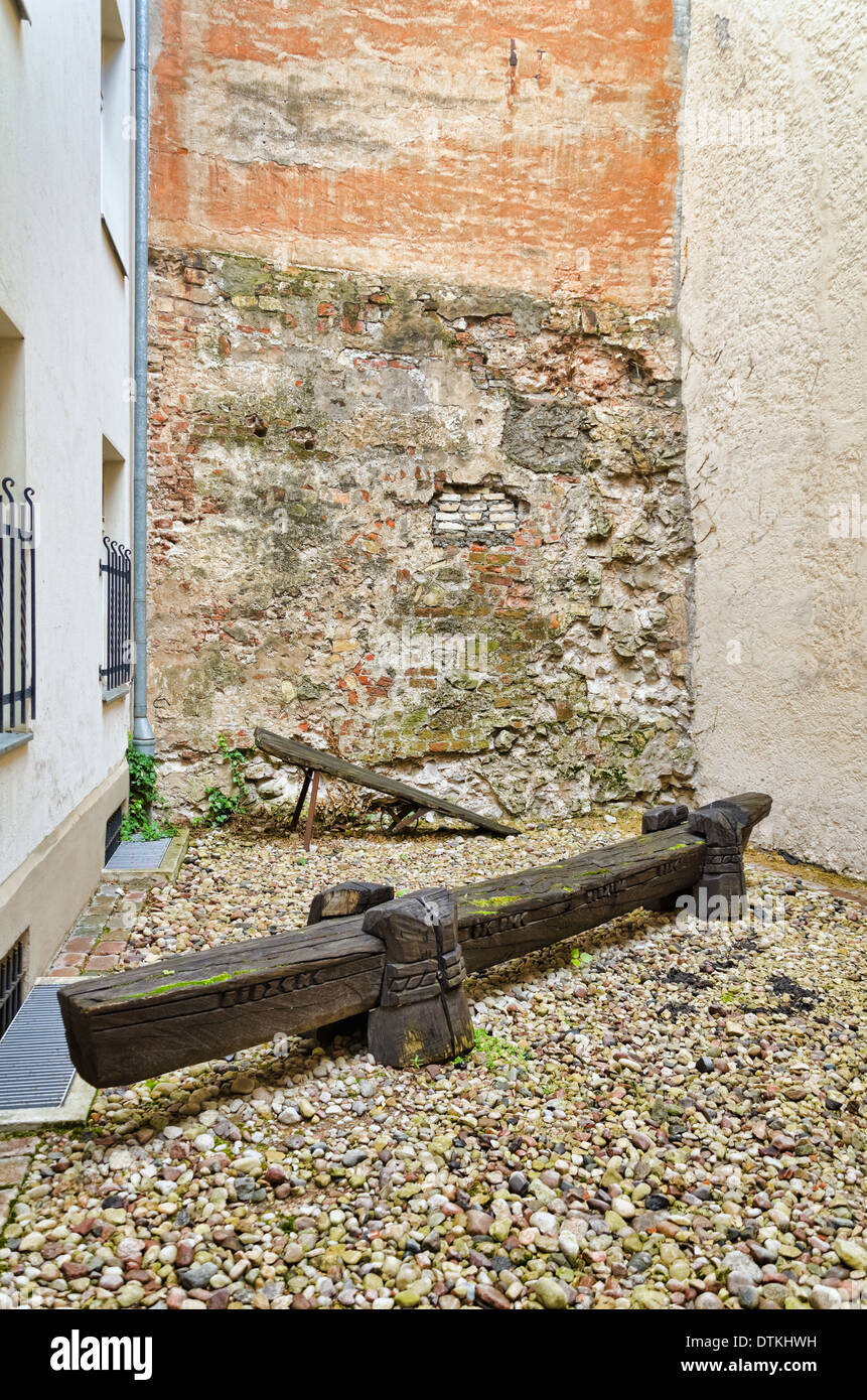 Old fashioned bench hi-res stock photography and images - Alamy