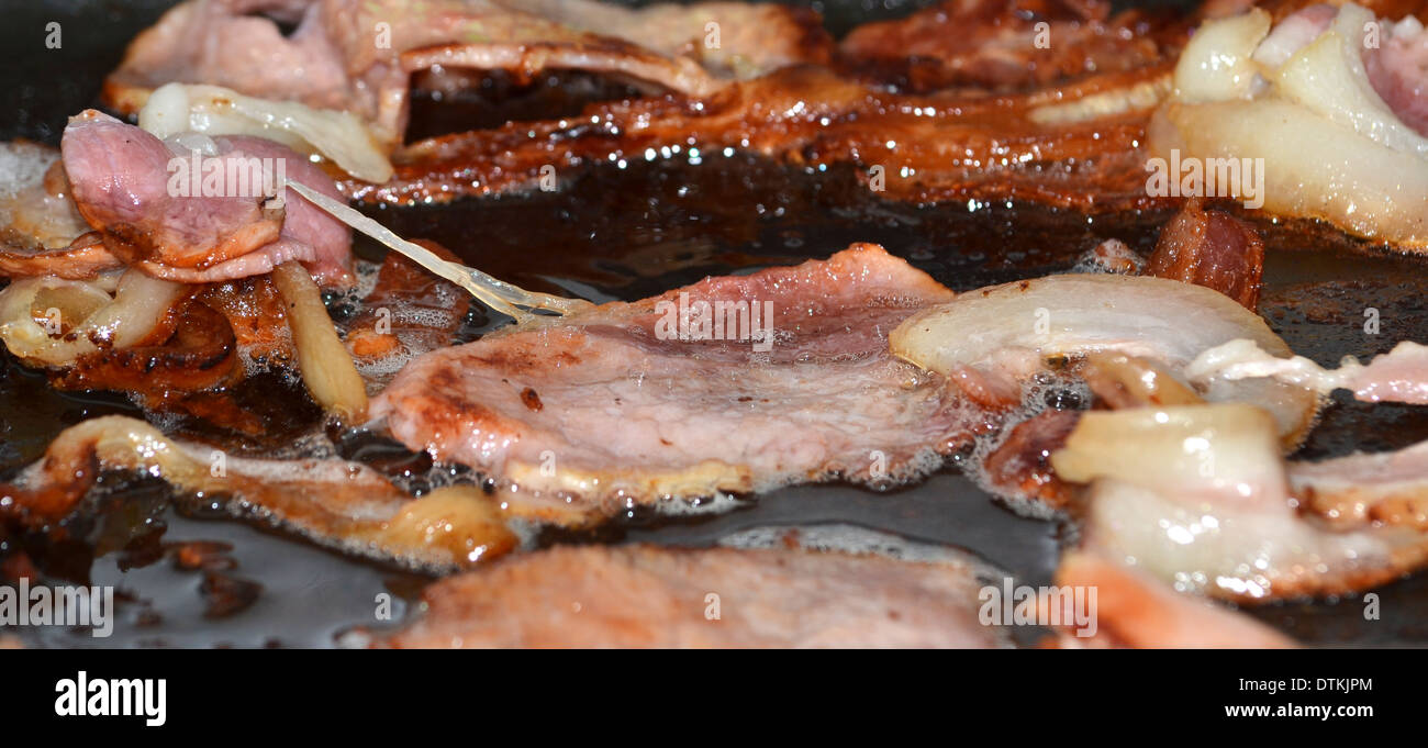 Bacon cooking in frying pan Stock Photo - Alamy