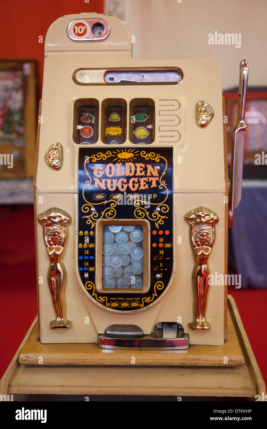 Antique restored Original Mills Slot Machine. Vintage "Golden Nugget ...