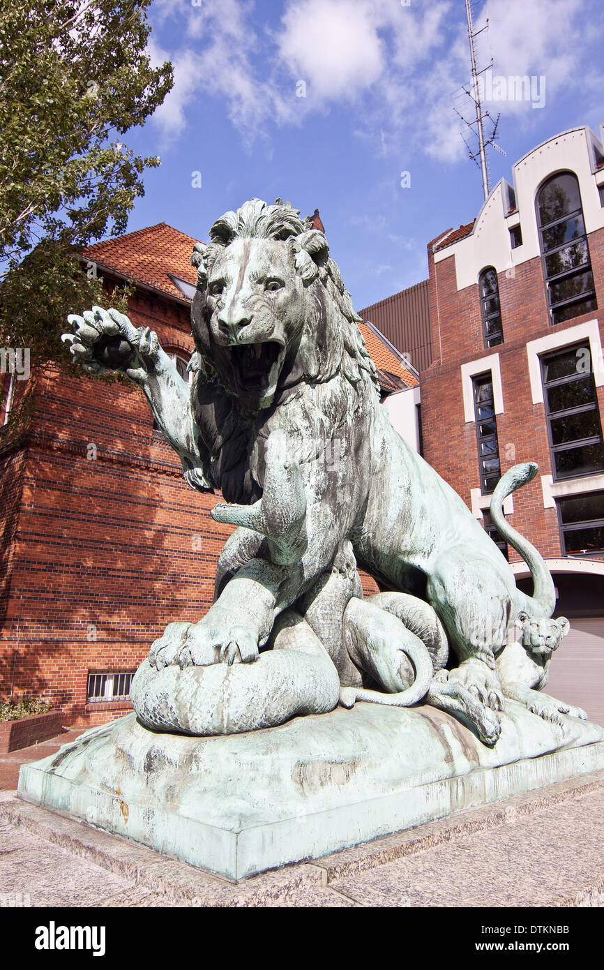 Old lion court hi-res stock photography and images - Alamy