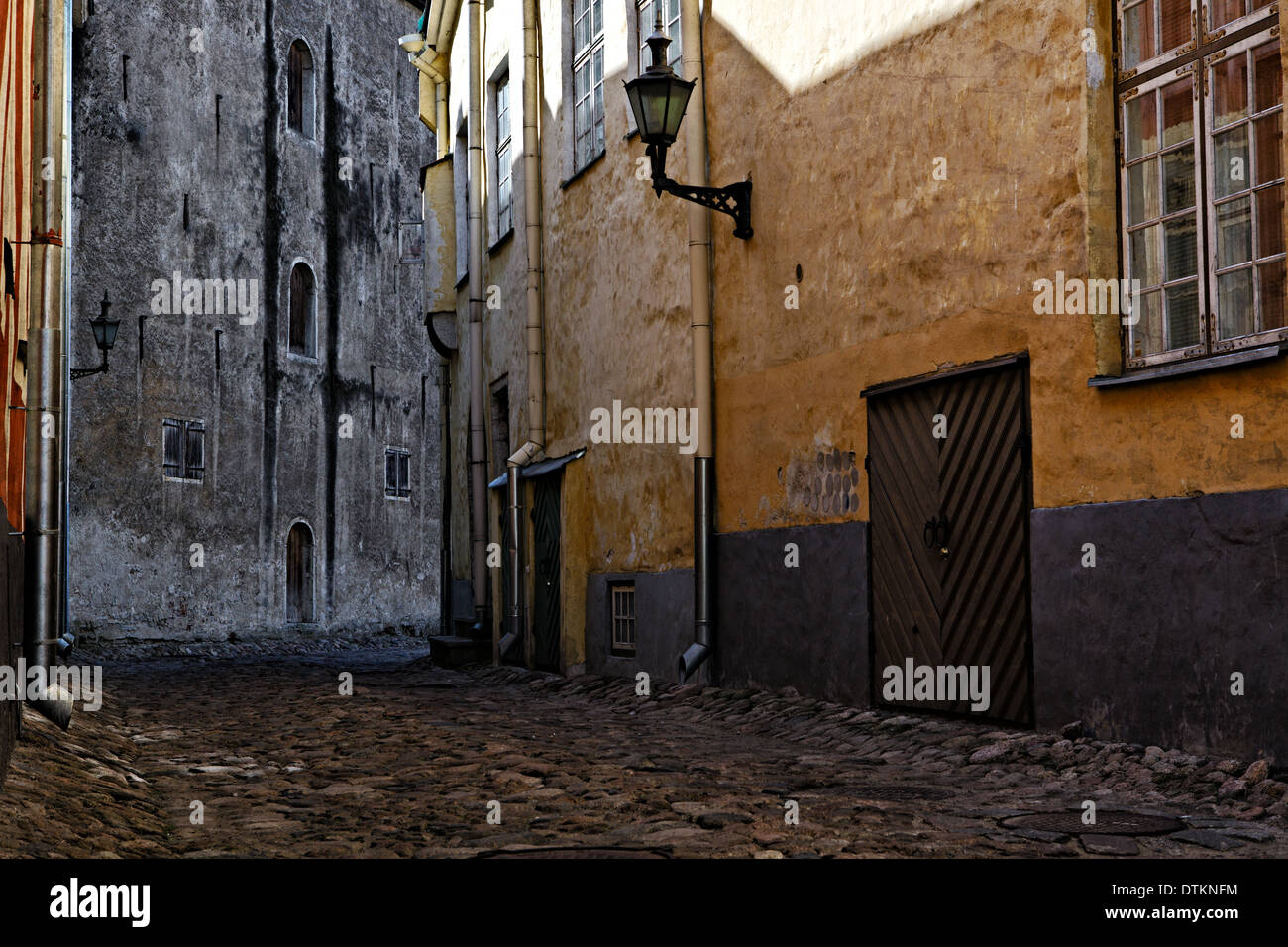 Empty european street hi-res stock photography and images - Alamy