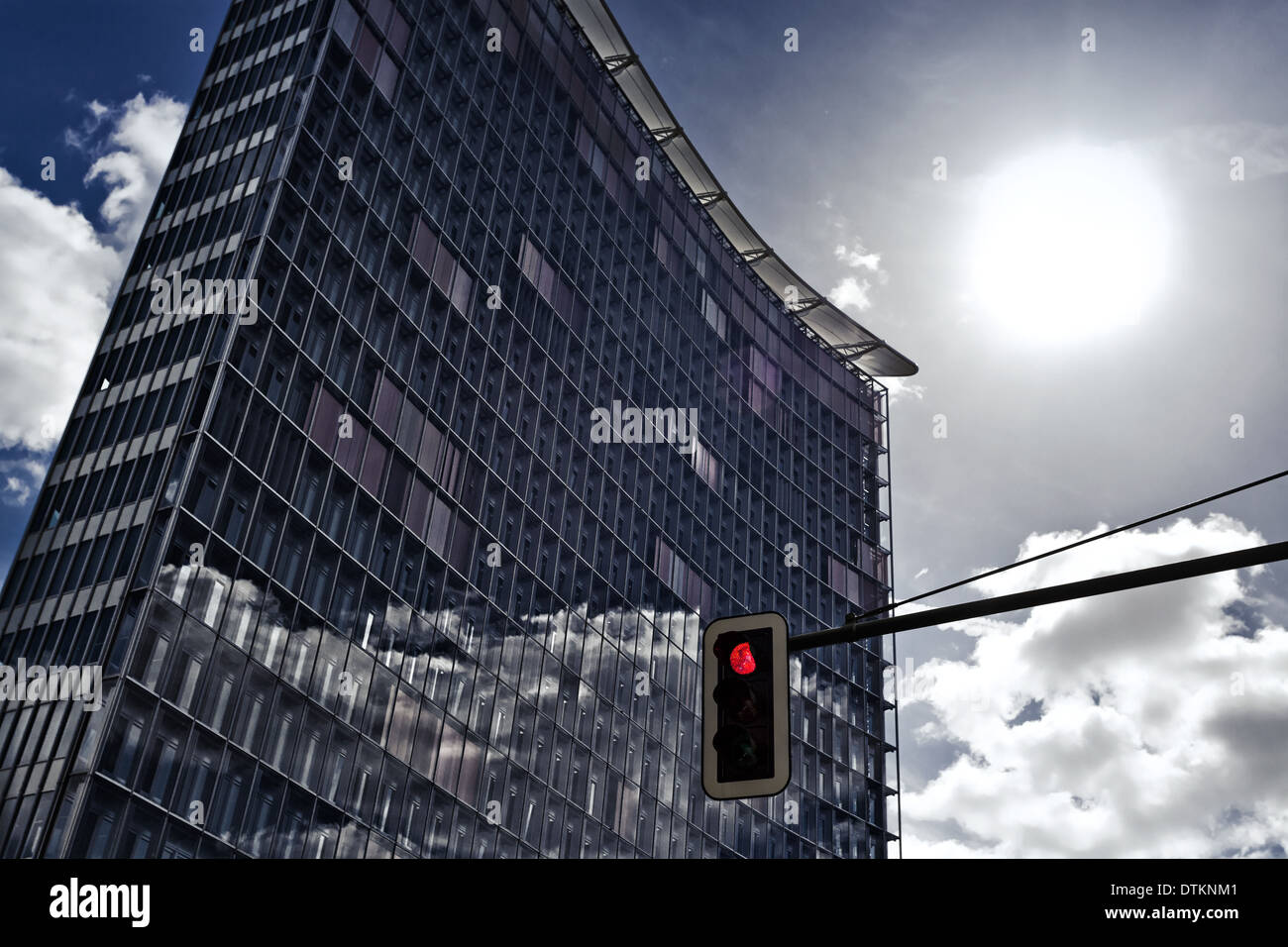 Red skyscraper hi-res stock photography and images - Alamy