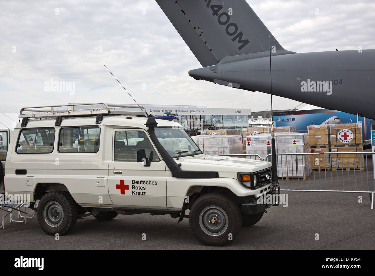 Red cross car hi-res stock photography and images - Alamy