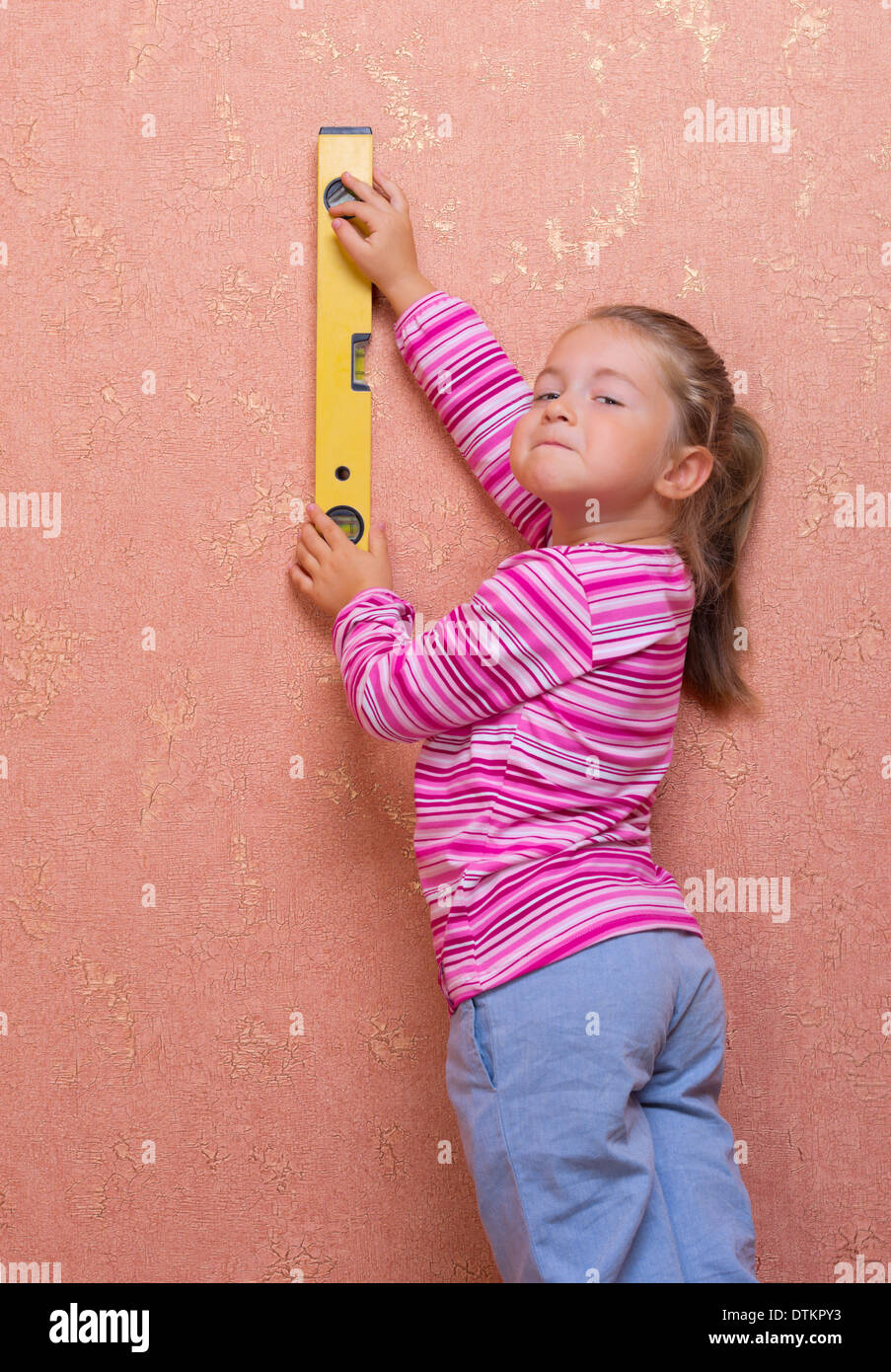 Little girl with measuring level Stock Photo - Alamy