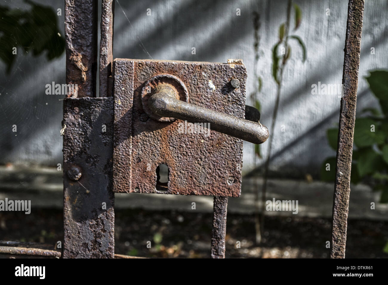 Rusty gates hi-res stock photography and images - Alamy