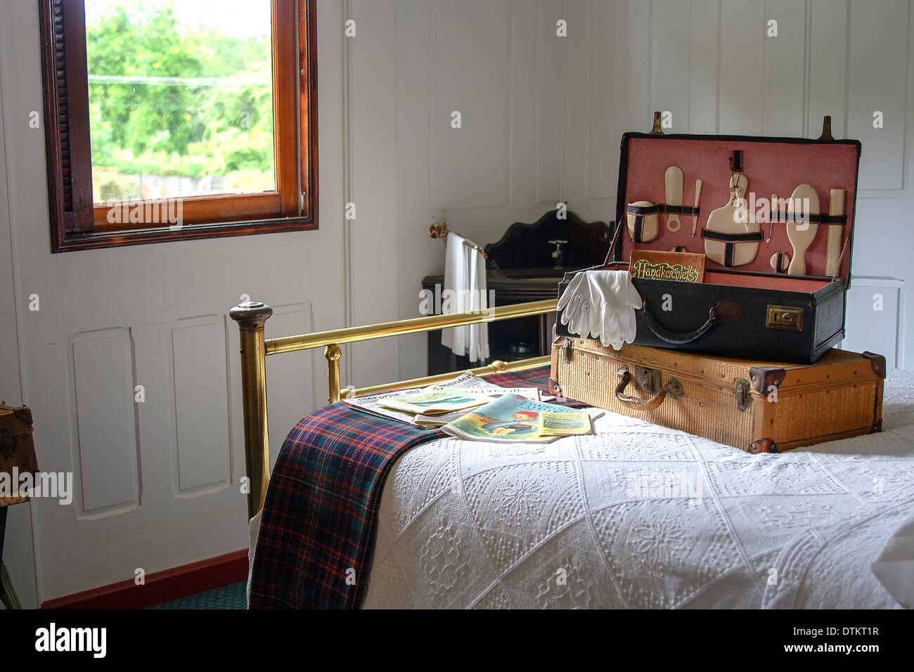 Inside a vintage hotel room Stock Photo - Alamy