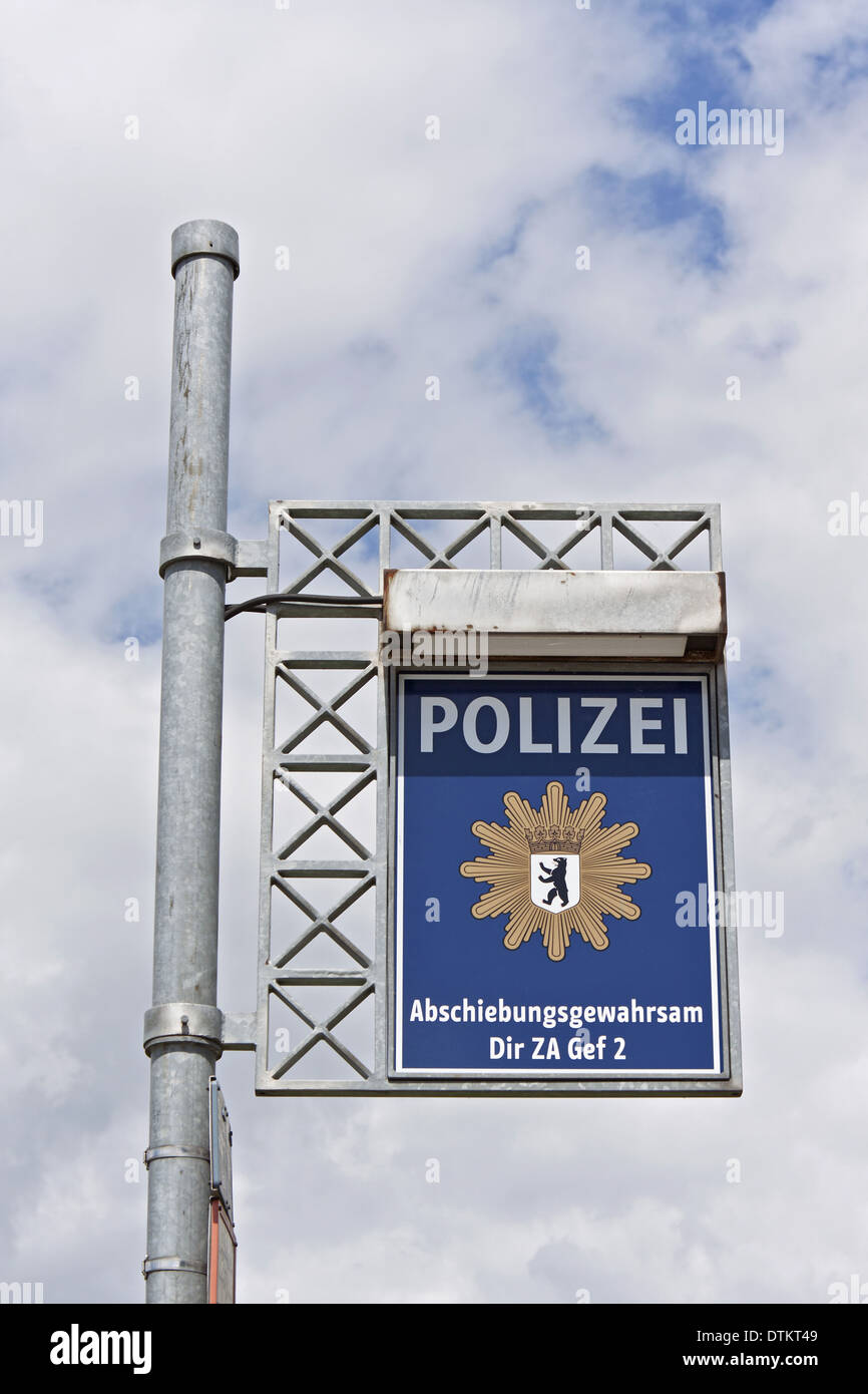Deportation sign hi-res stock photography and images - Alamy