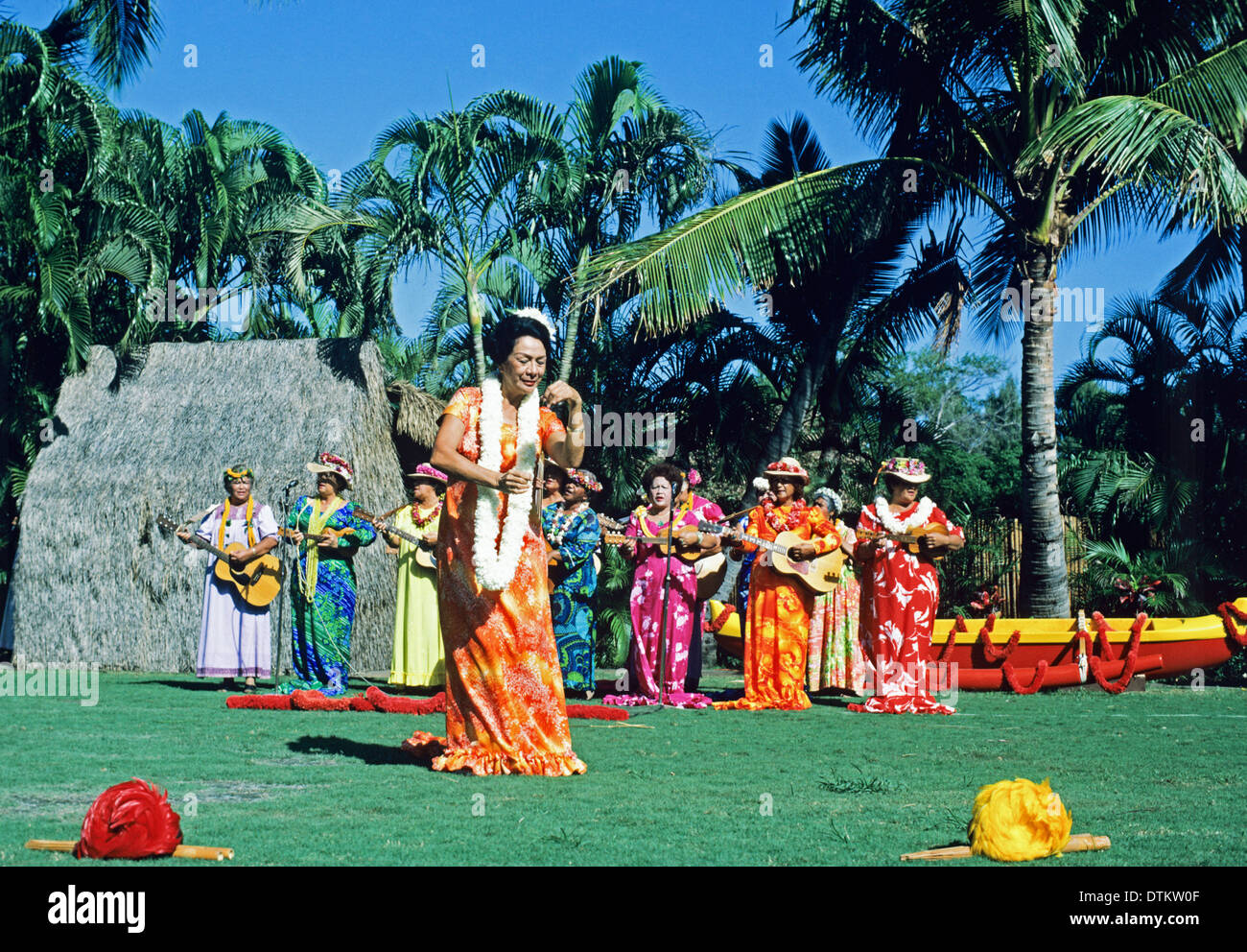 Hula dancers hawaii hi-res stock photography and images - Alamy