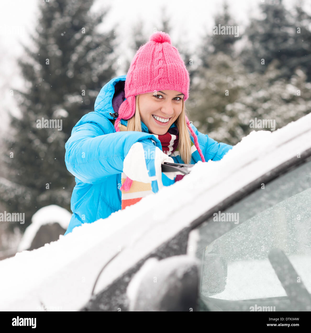 Car windshield with snow hi-res stock photography and images - Alamy