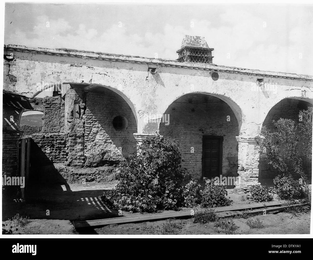 Elliptical arches Black and White Stock Photos & Images - Alamy