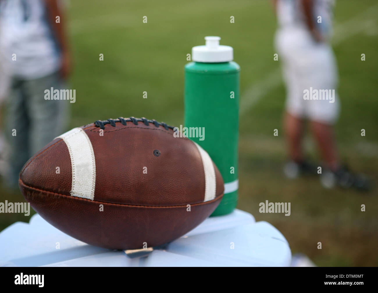 American football players water hi-res stock photography and images - Alamy