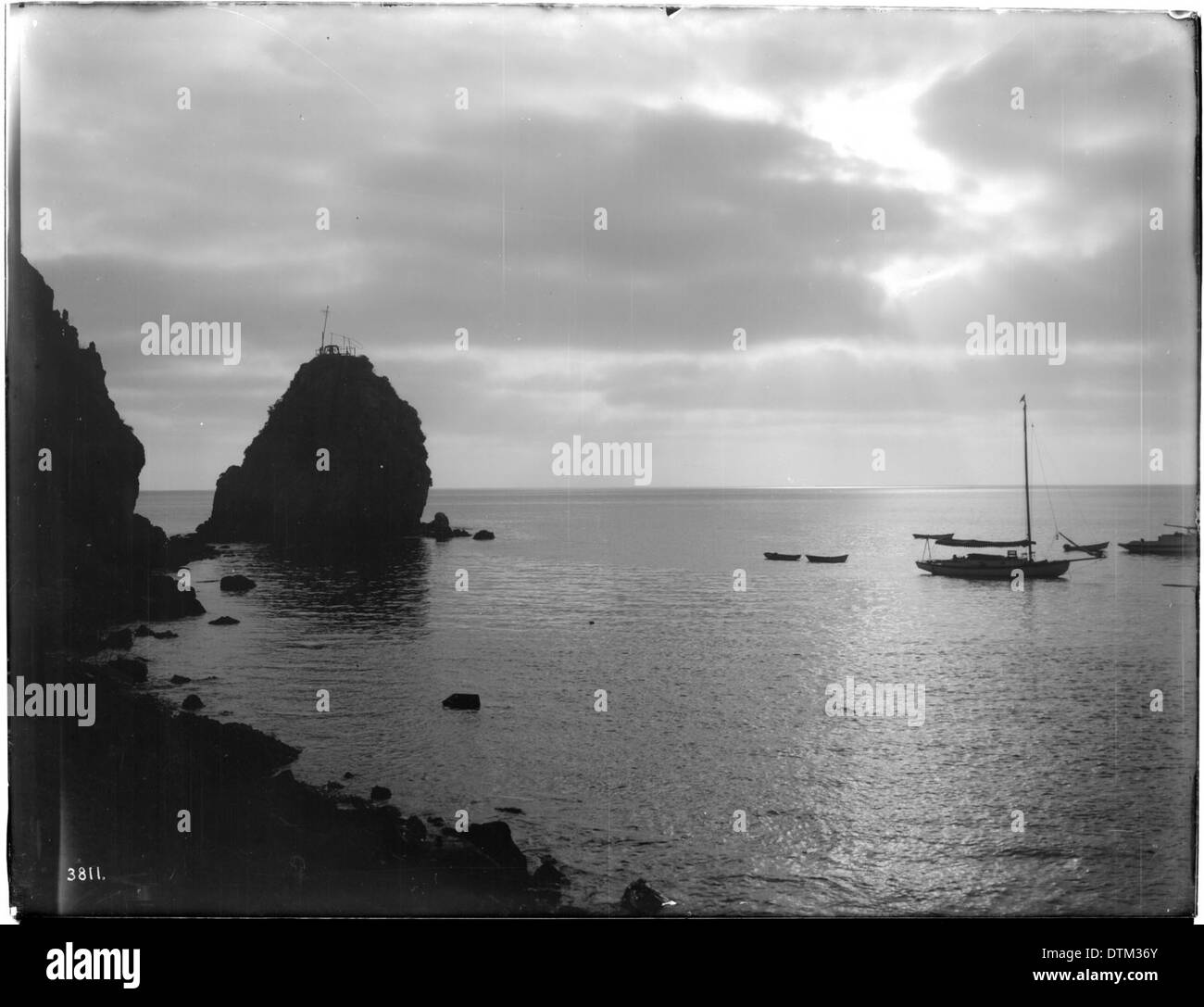 The Sugar Loaf rock formation in Avalon Harbor, Catalina Island ...