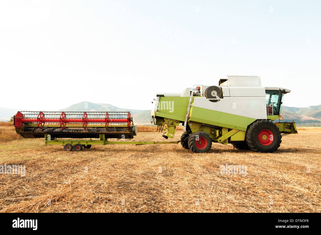 Field operator hi-res stock photography and images - Alamy