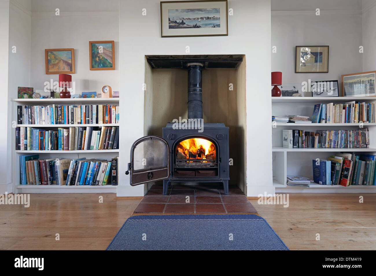 Fire wooden logs burning hi-res stock photography and images - Alamy