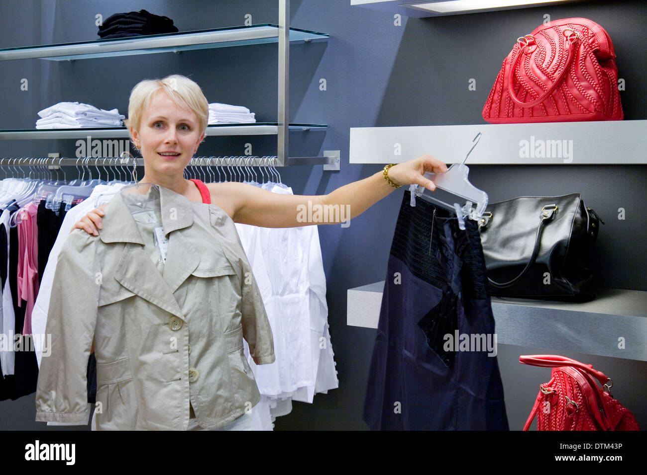 Comparing size hi-res stock photography and images - Alamy