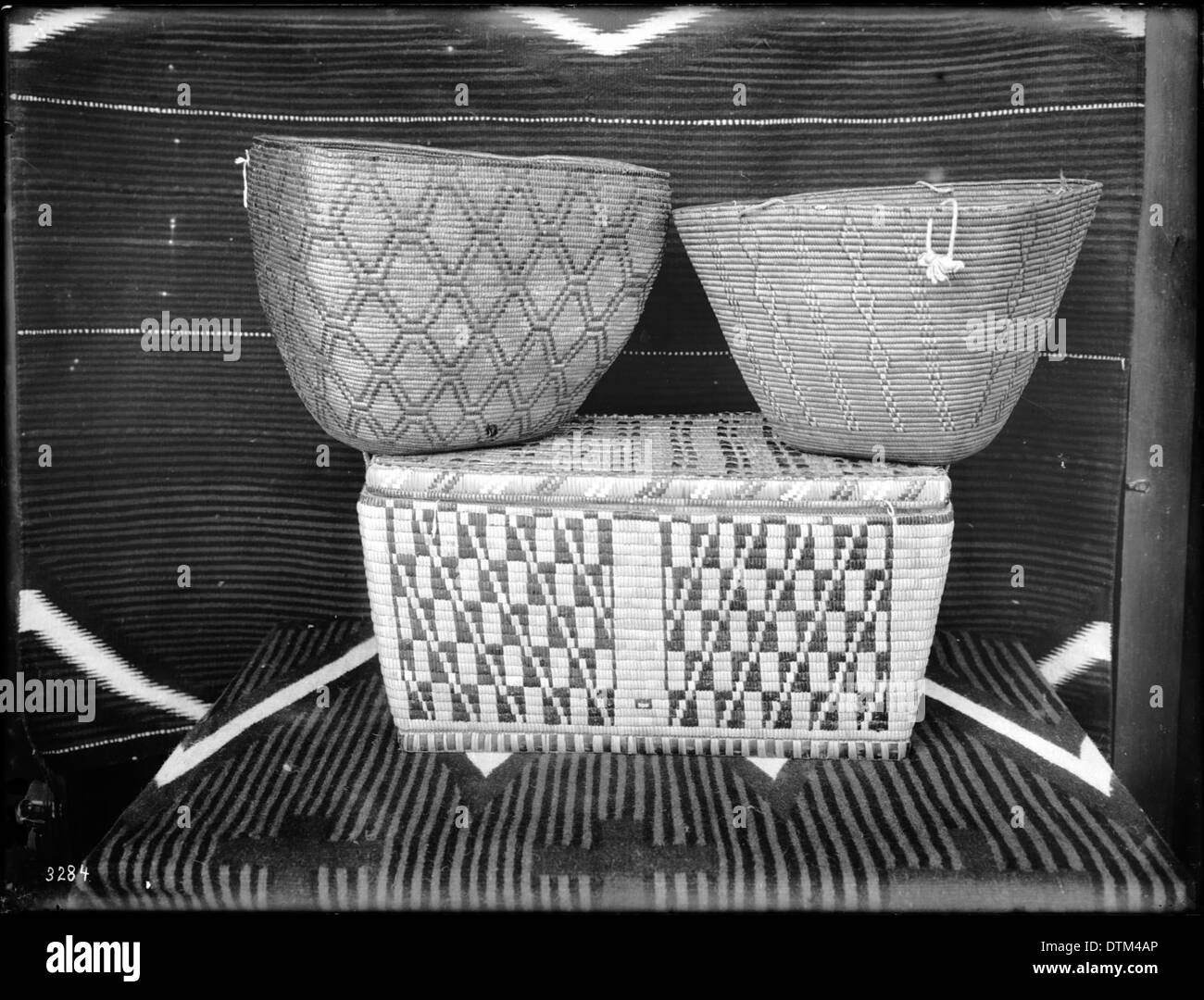 American indian weaving baskets hi-res stock photography and images - Alamy