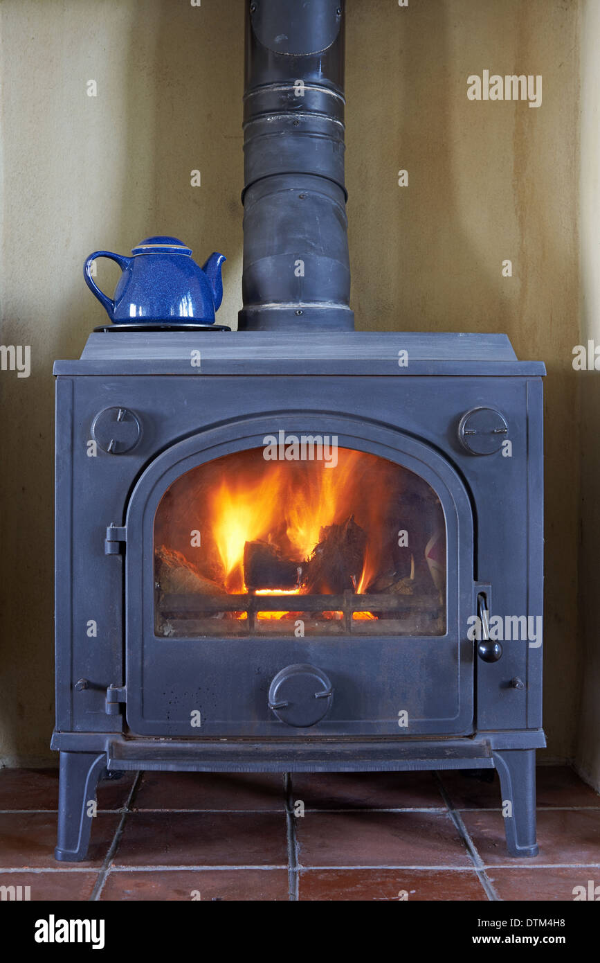 Wood burning fire Stock Photo - Alamy