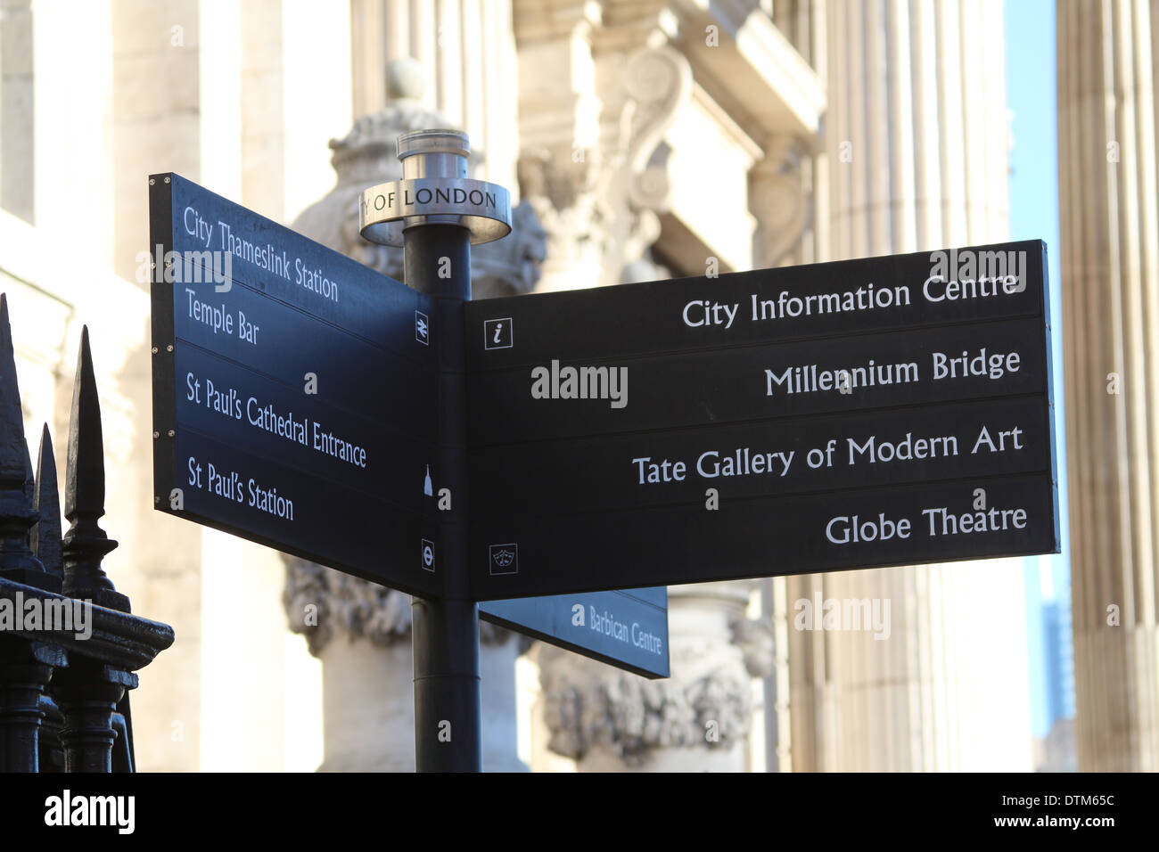 St paul's square sign hi-res stock photography and images - Alamy