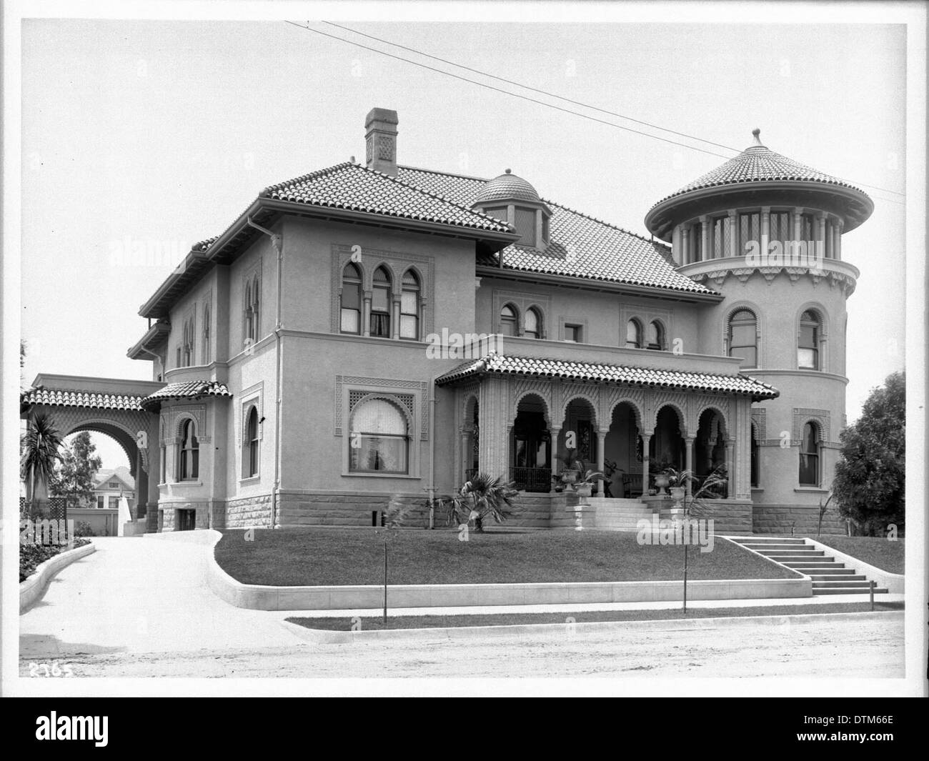Early 1900s apartment building hi-res stock photography and images - Alamy