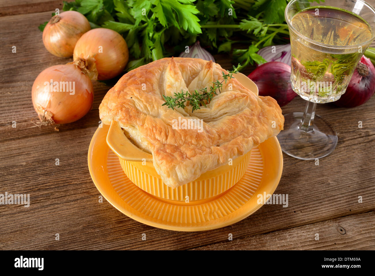 French onion soup paris hi-res stock photography and images - Alamy