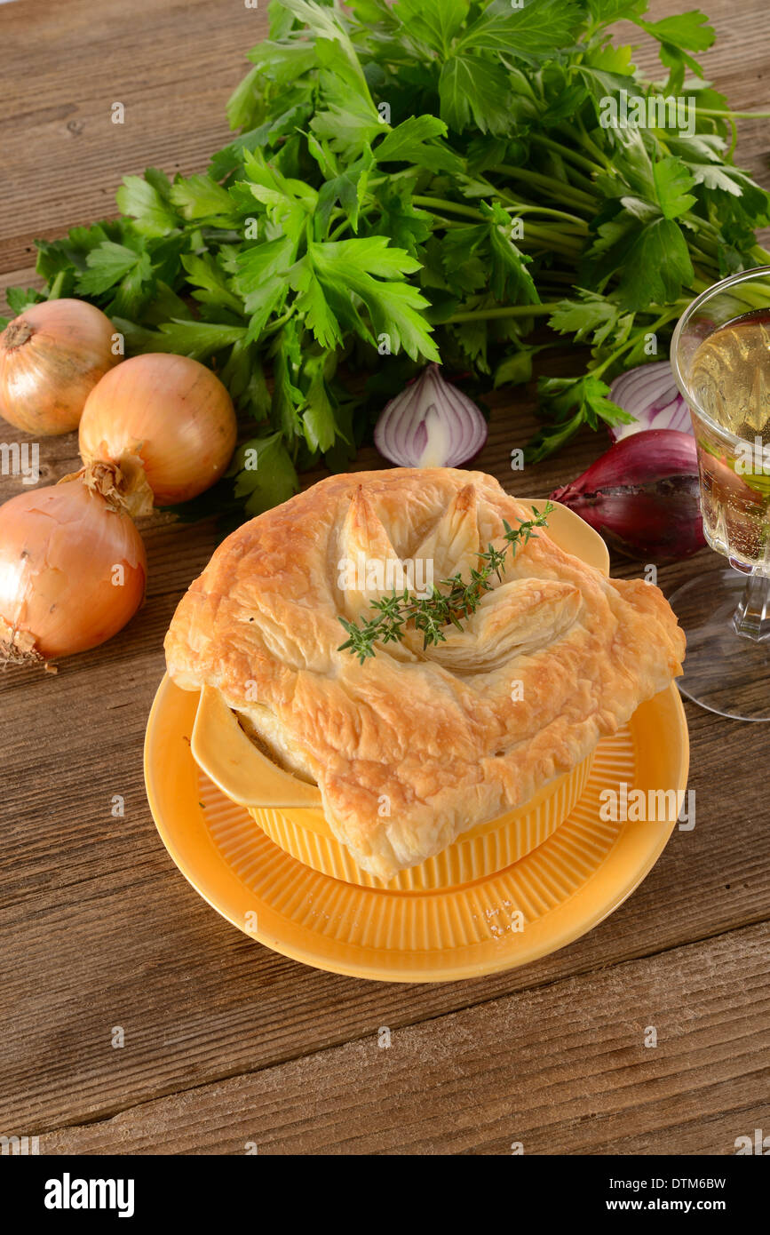 French onion soup paris hi-res stock photography and images - Alamy