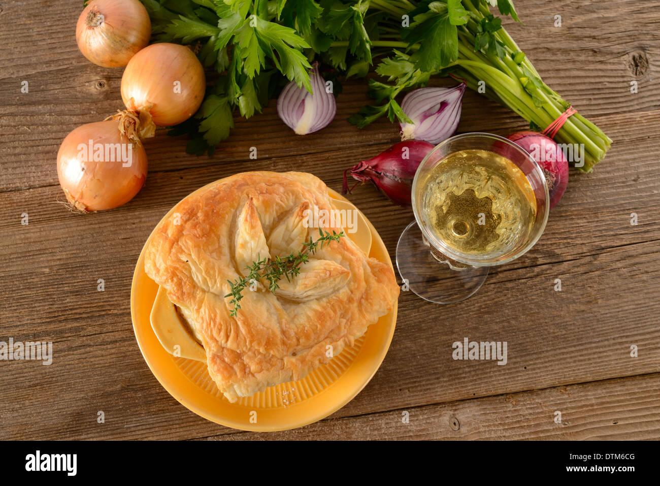 French onion soup paris hi-res stock photography and images - Alamy