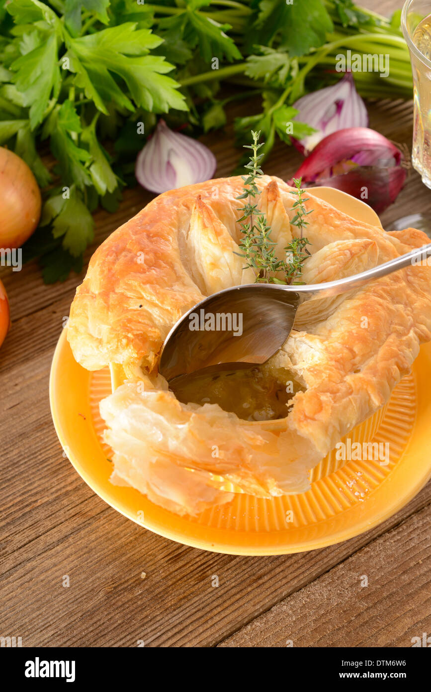 French onion soup paris hi-res stock photography and images - Alamy