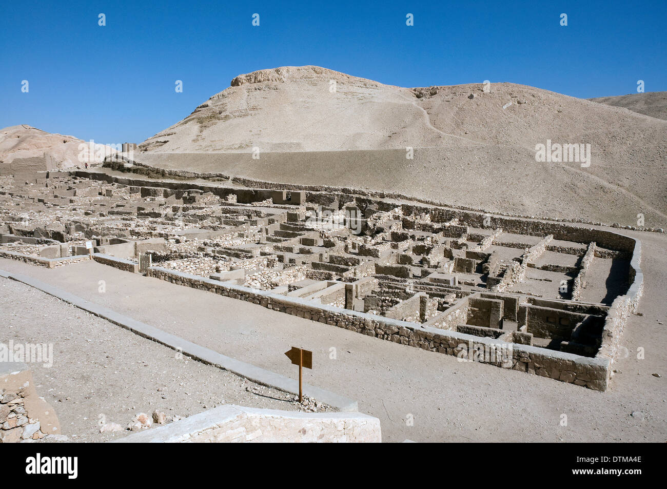 Worker’s village of Deir el Medina: view of the walls of the ancient ...