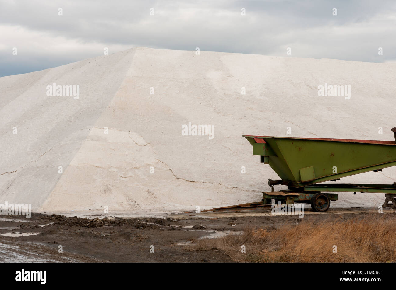 Extraction of salt from the salt lakes Stock Photo - Alamy