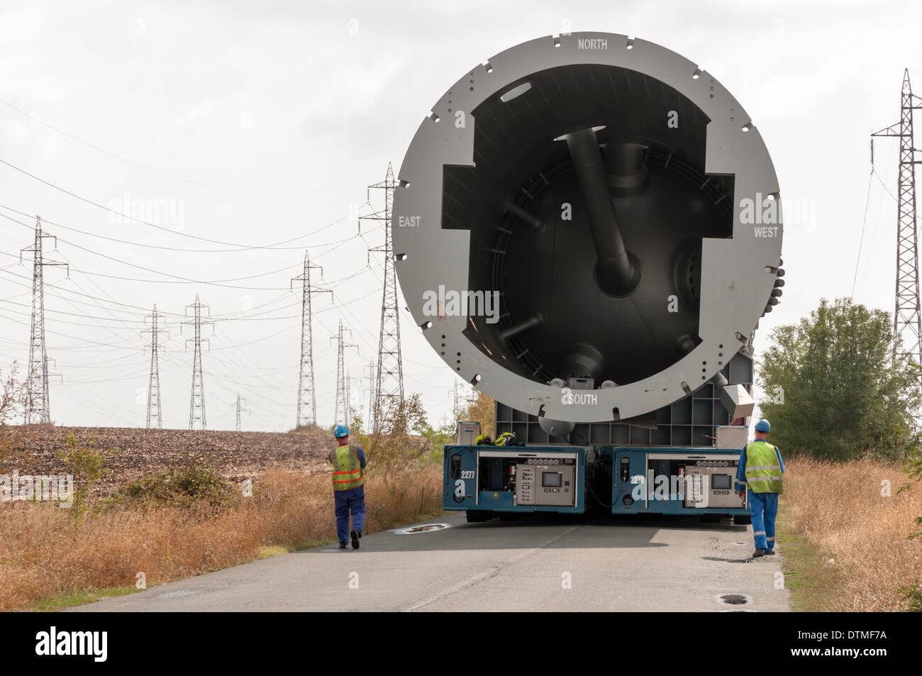 Catalytic cracking tower hi-res stock photography and images - Alamy