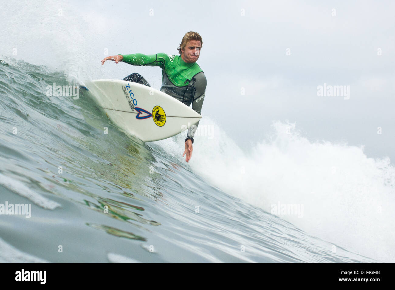 blonde male Man in a wetsuit surfing a wave in the ocean Stock Photo ...