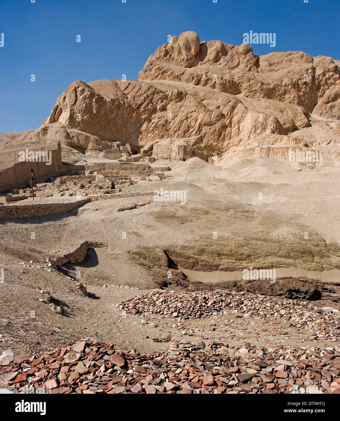 Deir el medina ostraka hi-res stock photography and images - Alamy