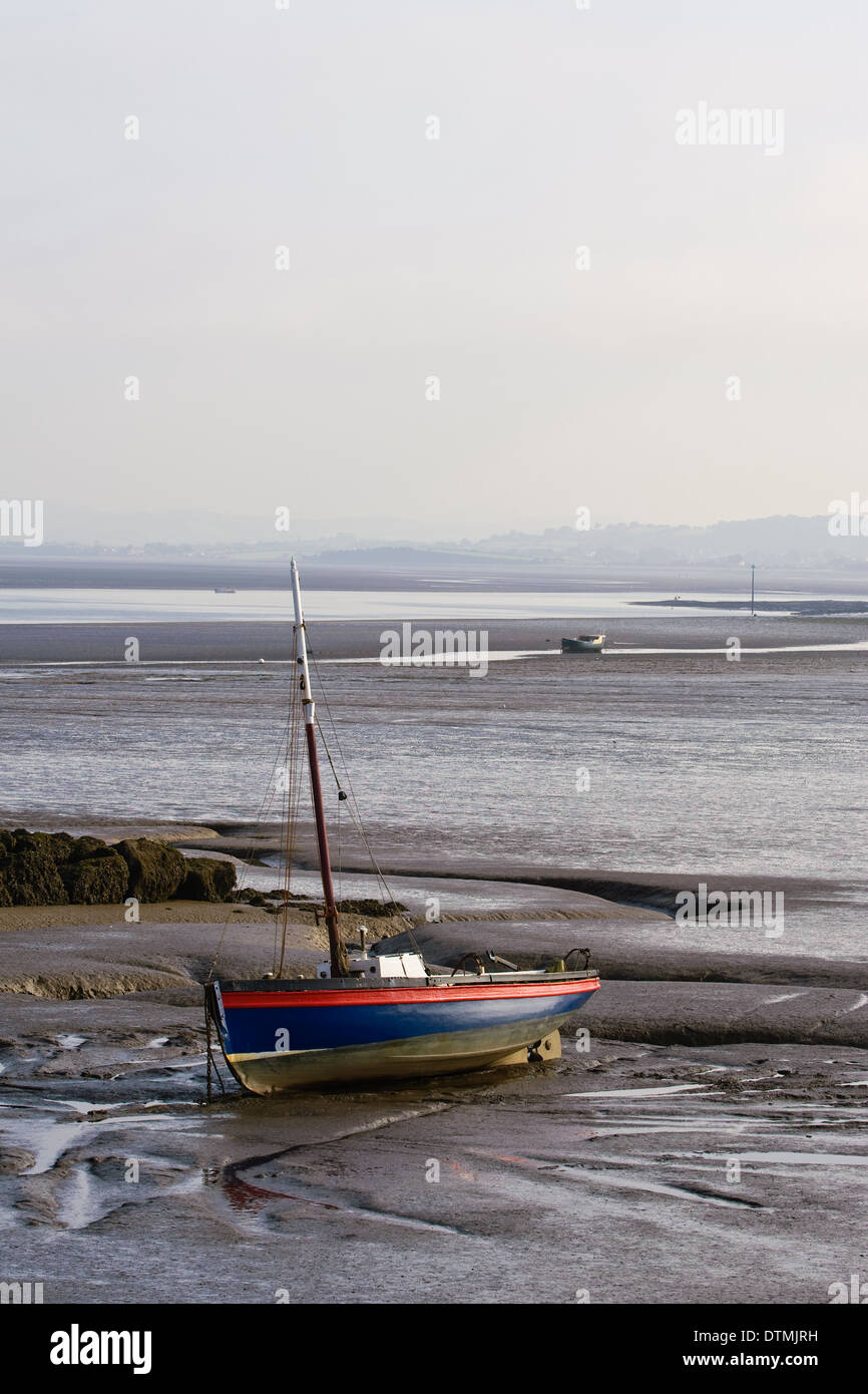 Boat stranded at low tide, Morecambe Bay Stock Photo - Alamy