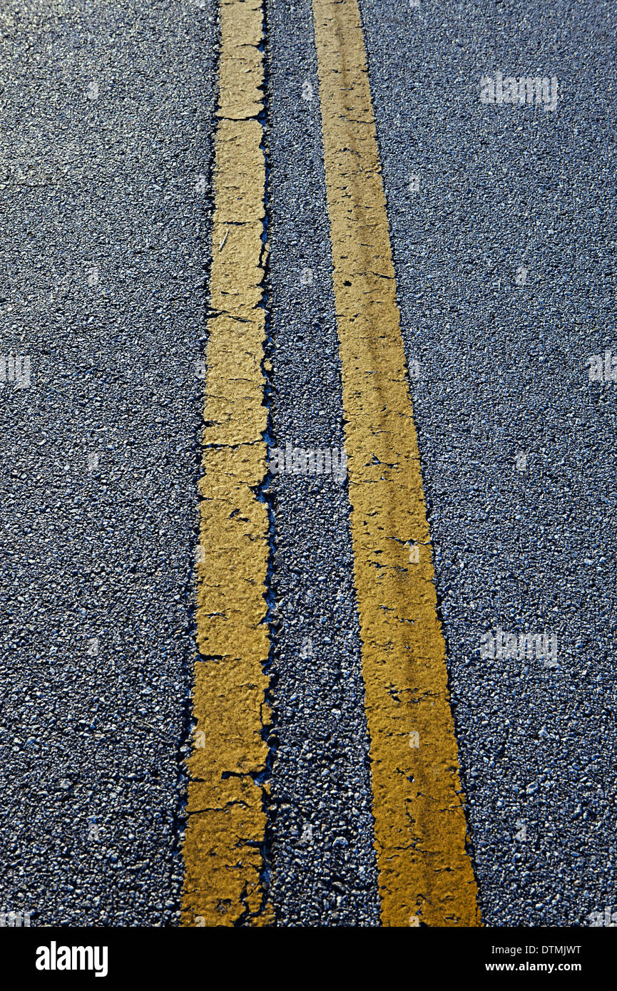 Road line on asphalt Stock Photo - Alamy