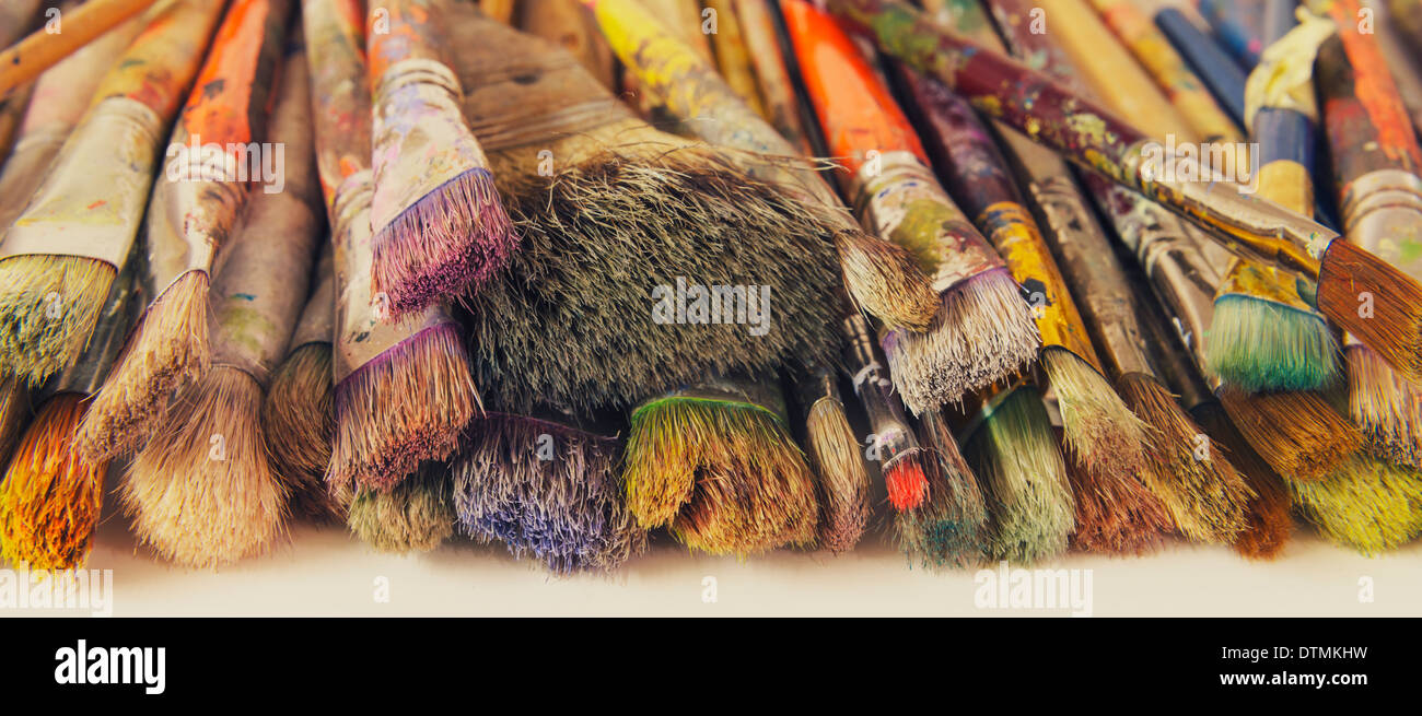 Old artists brushes hi-res stock photography and images - Alamy
