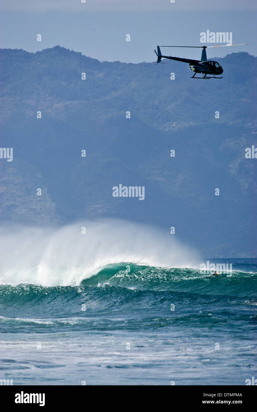 Helicopter flying water hi-res stock photography and images - Alamy