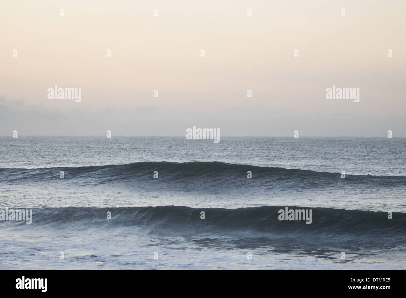 Rolling sets of waves hi-res stock photography and images - Alamy