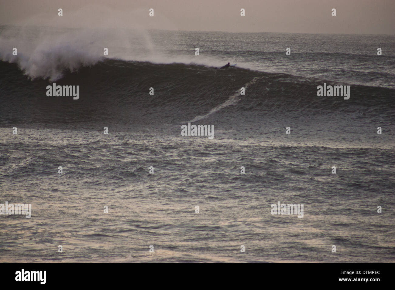 Rolling sets of waves hi-res stock photography and images - Alamy