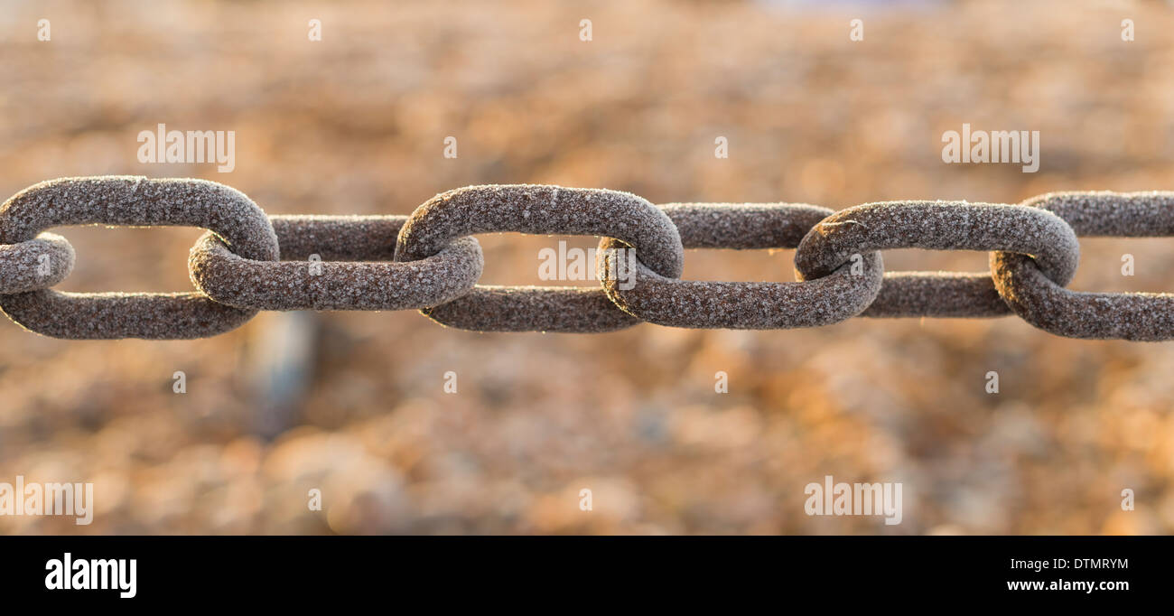 Linked rusty chain hi-res stock photography and images - Alamy