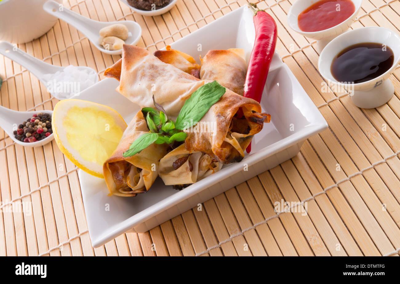 Prawn and pork salad roll hi-res stock photography and images - Alamy