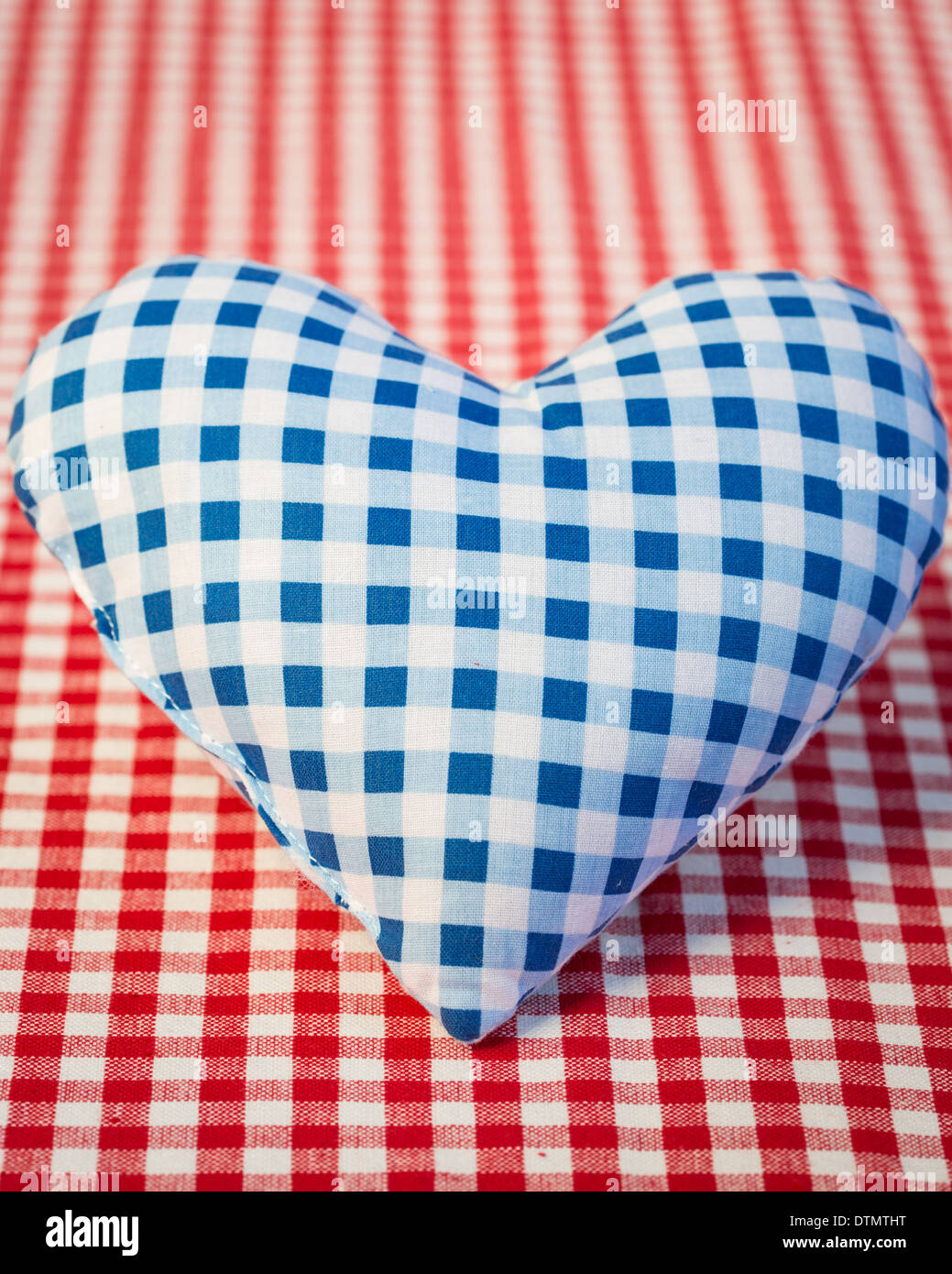 Blue gingham background hi-res stock photography and images - Alamy