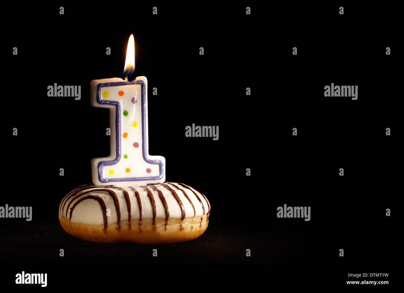 Birthday candle hi-res stock photography and images - Alamy