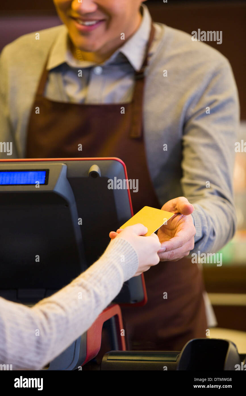 Customer paying by credit card in coffee shop Stock Photo - Alamy