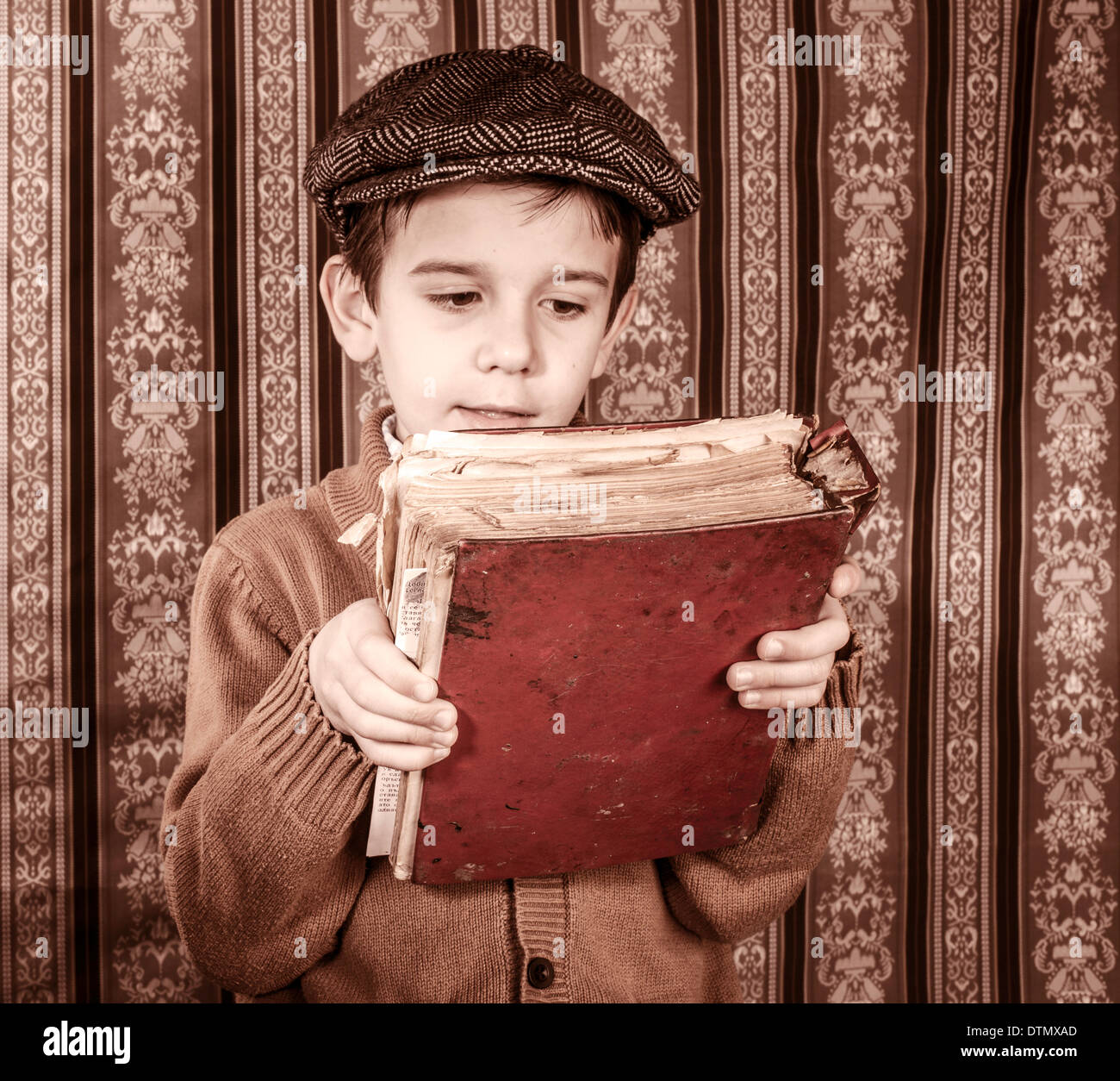 Vintage reading victorian boy hi-res stock photography and images - Alamy