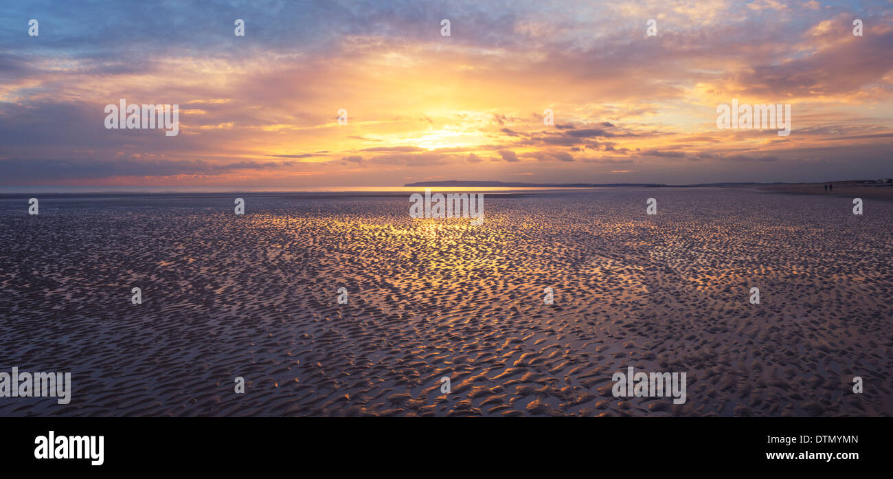 A beautiful sunset at Camber Sands, East Sussex Stock Photo - Alamy