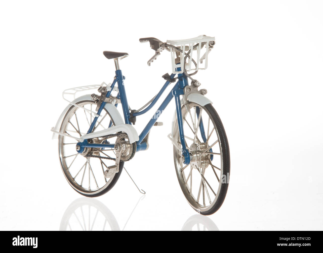 Bicycle simple hi-res stock photography and images - Alamy
