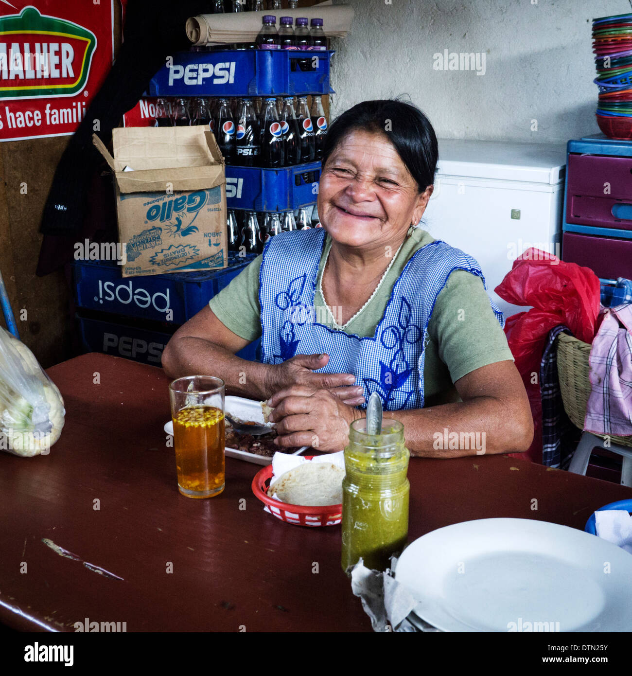 Smiling guatemalan people hi-res stock photography and images - Alamy